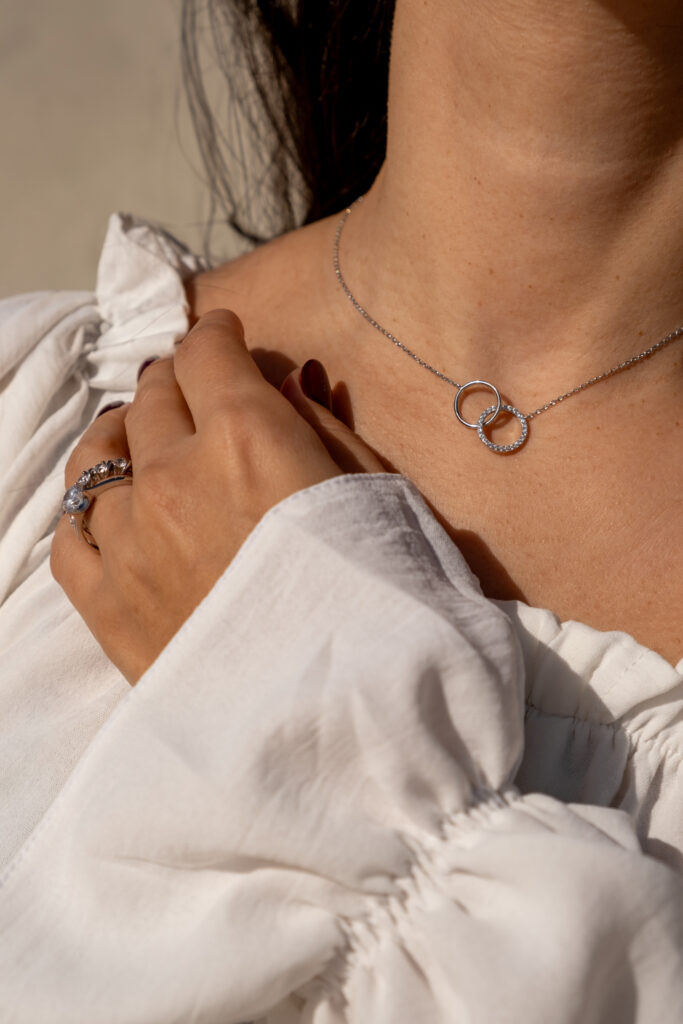 Women's Necklace Interlocking Circles Chain - Tashani